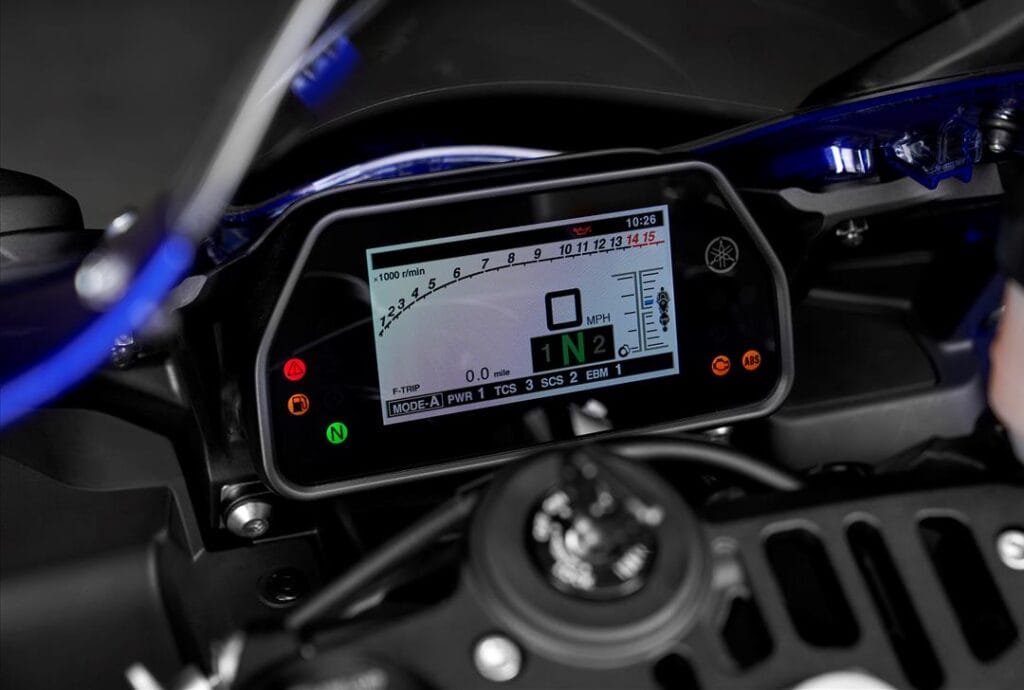 Yamaha R1 (2020+) - Specs and ergonomics