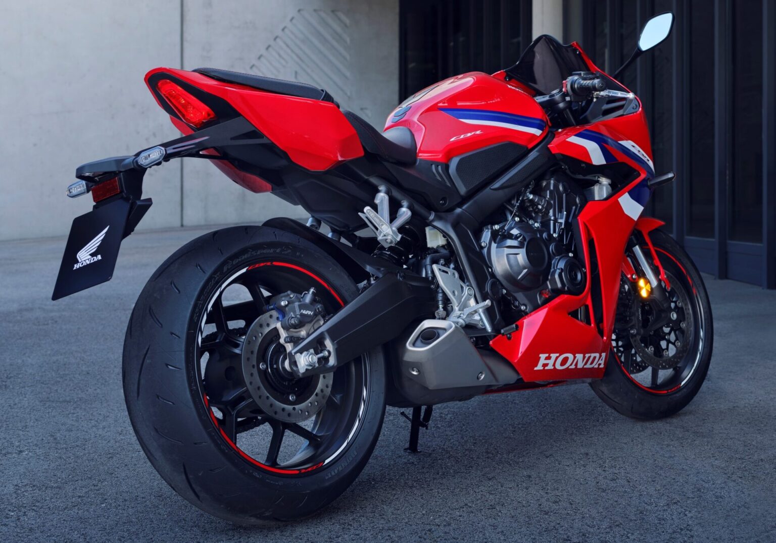 Honda CBR650R (2024+) - Specs and ergonomics