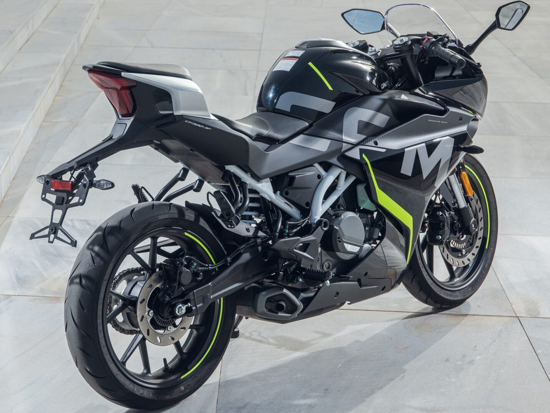 CFMoto 300SR (2022+) - Specs and ergonomics