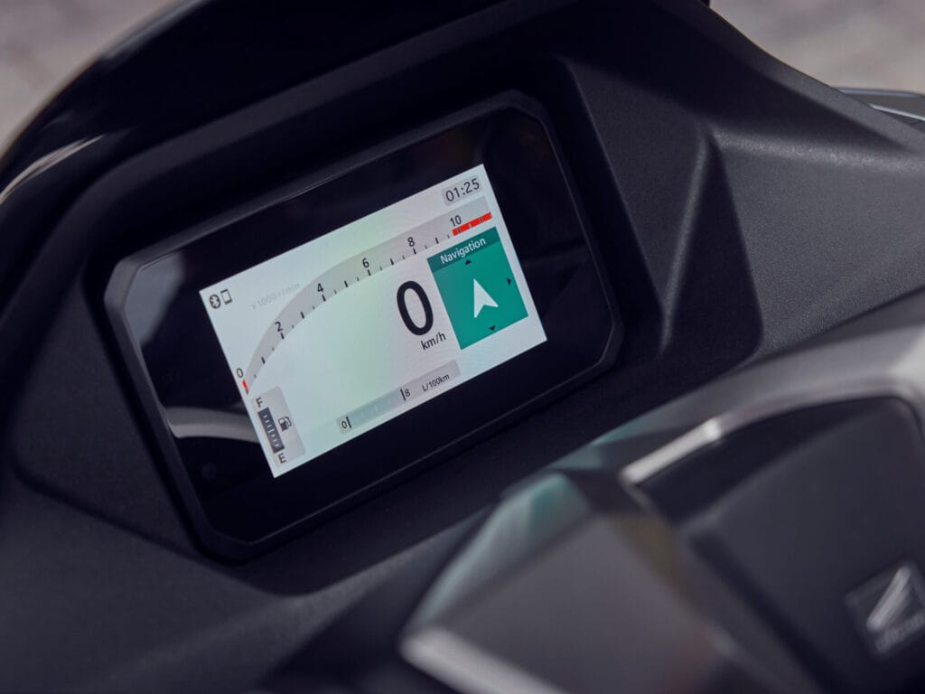 Honda PCX125 DX (2025+) - Specs and ergonomics